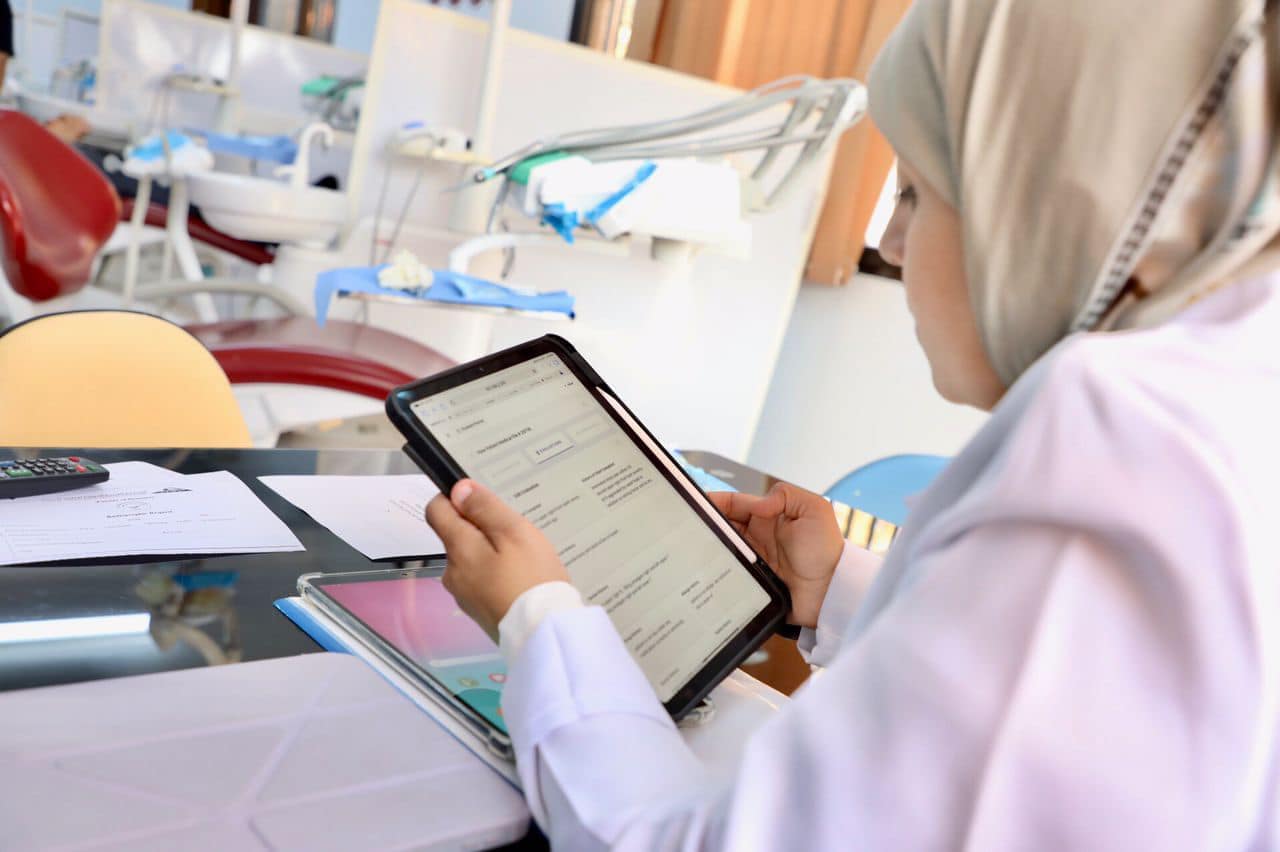 Excellence Begins Here| Dr. Amal Al-Awami Guides Students in Advanced ...
